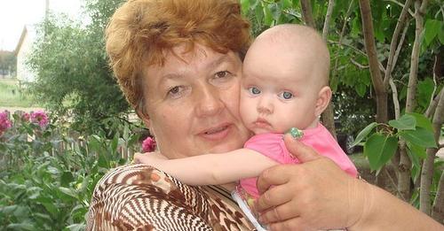 Miałem 53 lata, kiedy znalazłem małą dziewczynkę pod drzewem ...